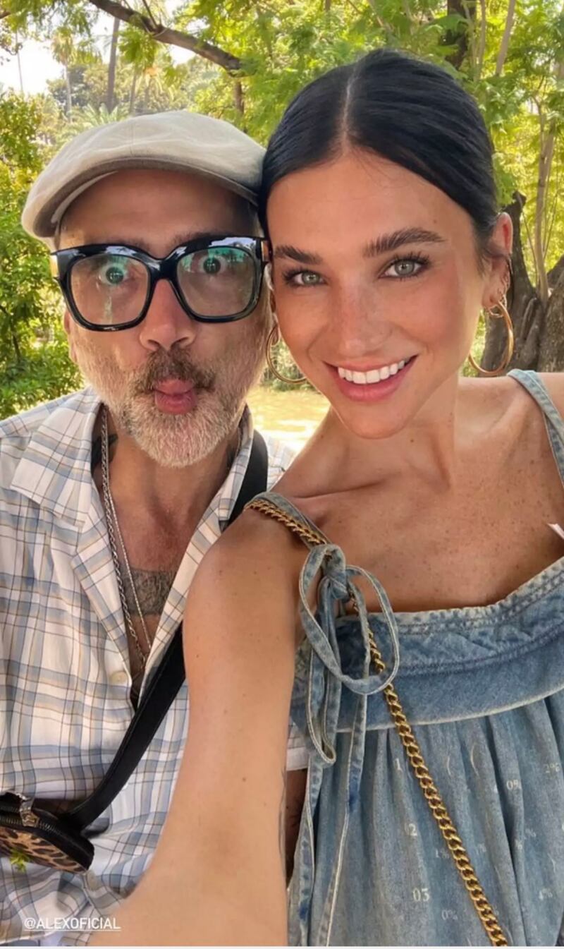Alejandro Fernández y su novia Karla Laveaga disfrutan de España